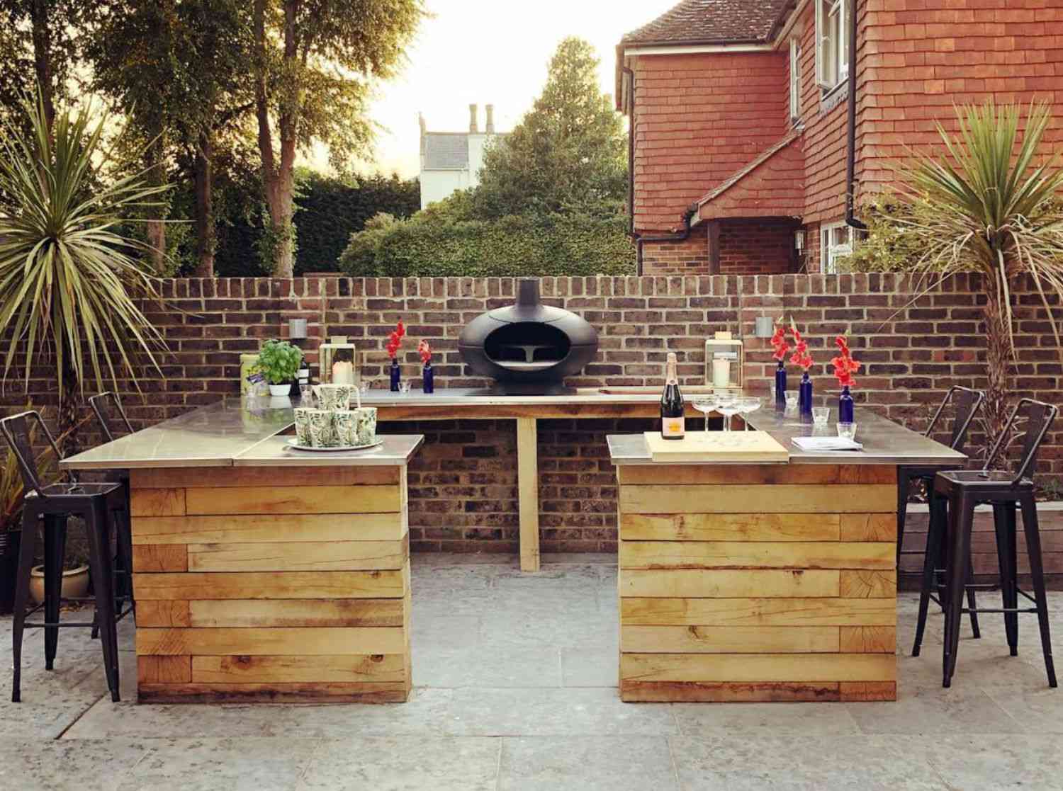 13+ Creative Outdoor Bar Ideas for Your Backyard Inspiration ...